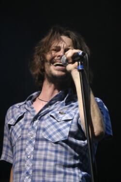 Bernard Fanning of Powderfinger performing at the Wave Aid relief ...