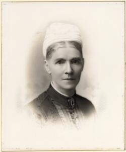 [Opalotype photograph of unidentified female matron sitter] [picture].