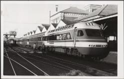 XPT Riverina Express at Albury, waiting to depart northwards, 26 August ...