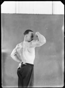 American boxer Jack Britton showing off muscles in his back while flexing his arm, New South ...